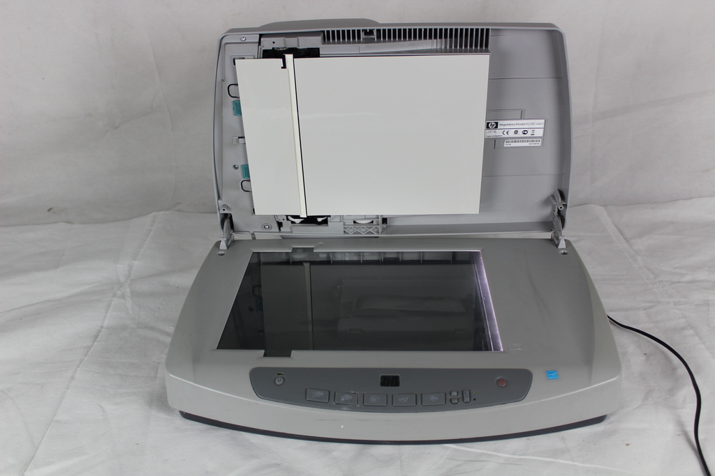 HP ScanJet 5590 Flatbed Scanner