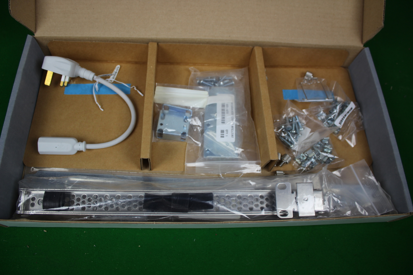 Apple X serve Rack Installation Hardware, Square Hole Mounting Kit