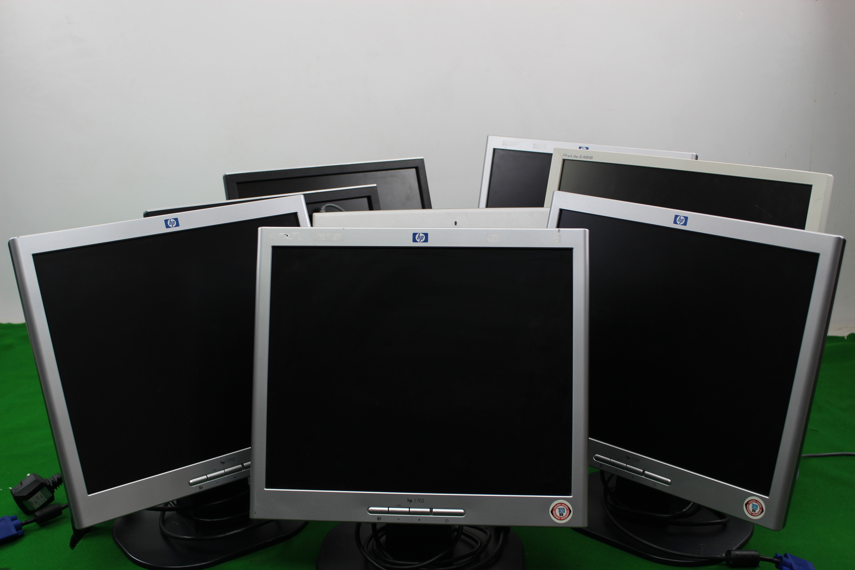 Job Lot 8x Computer Monitors / Screens: HP 1702, Dell, iiyama Prolite ...