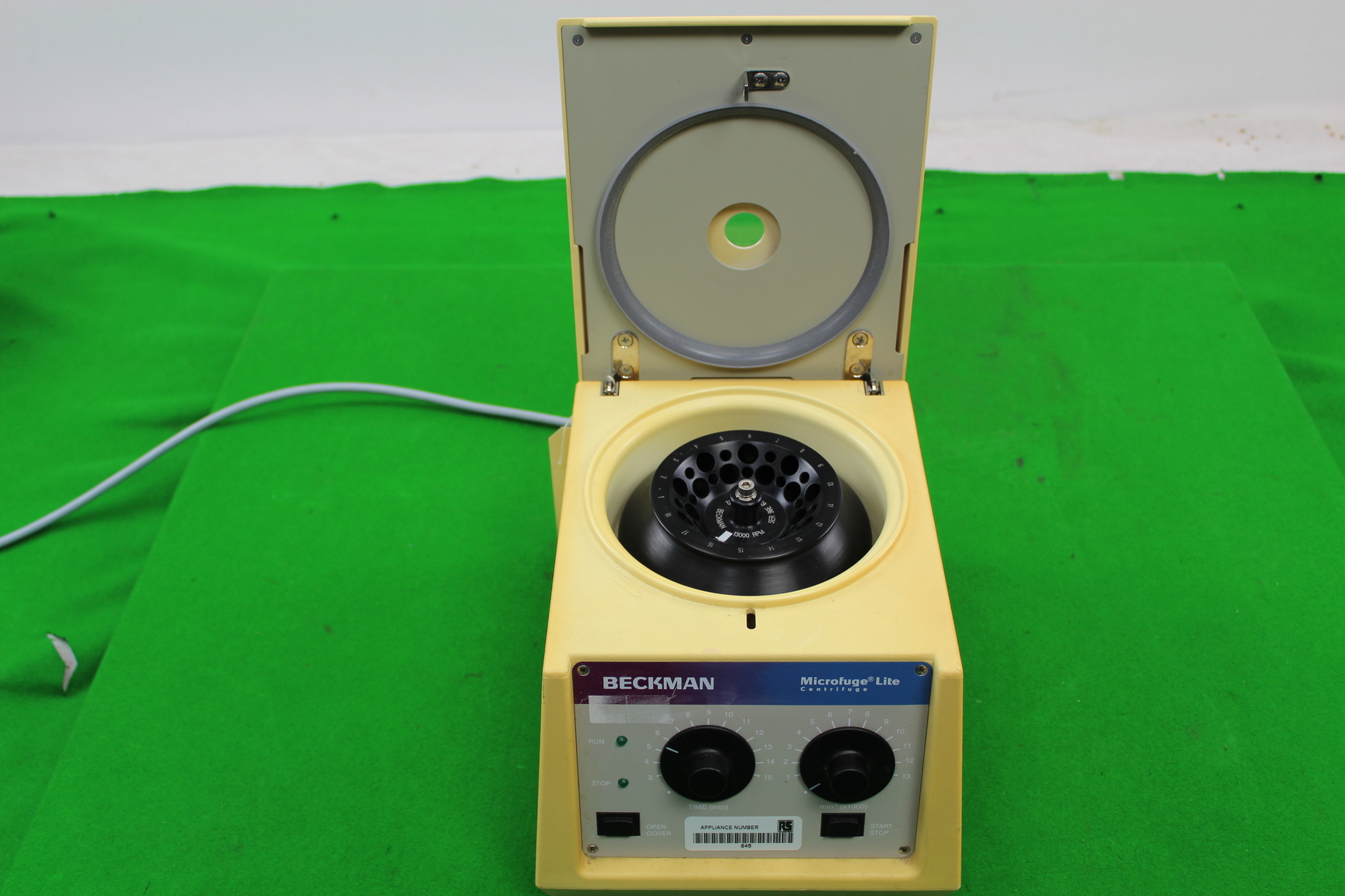 Beckman Microfuge Lite Centrifuge Cat no 365607 Lab Laboratory Equipment