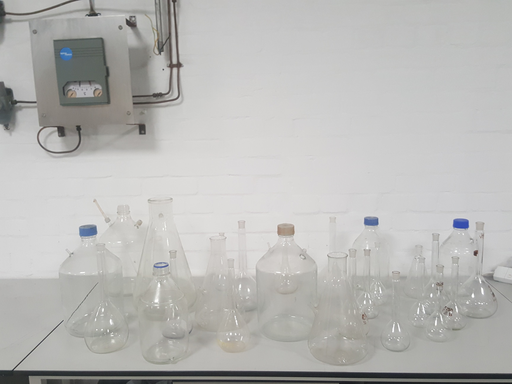 Lot of Lab Glassware Flasks, Beakers & Bottles