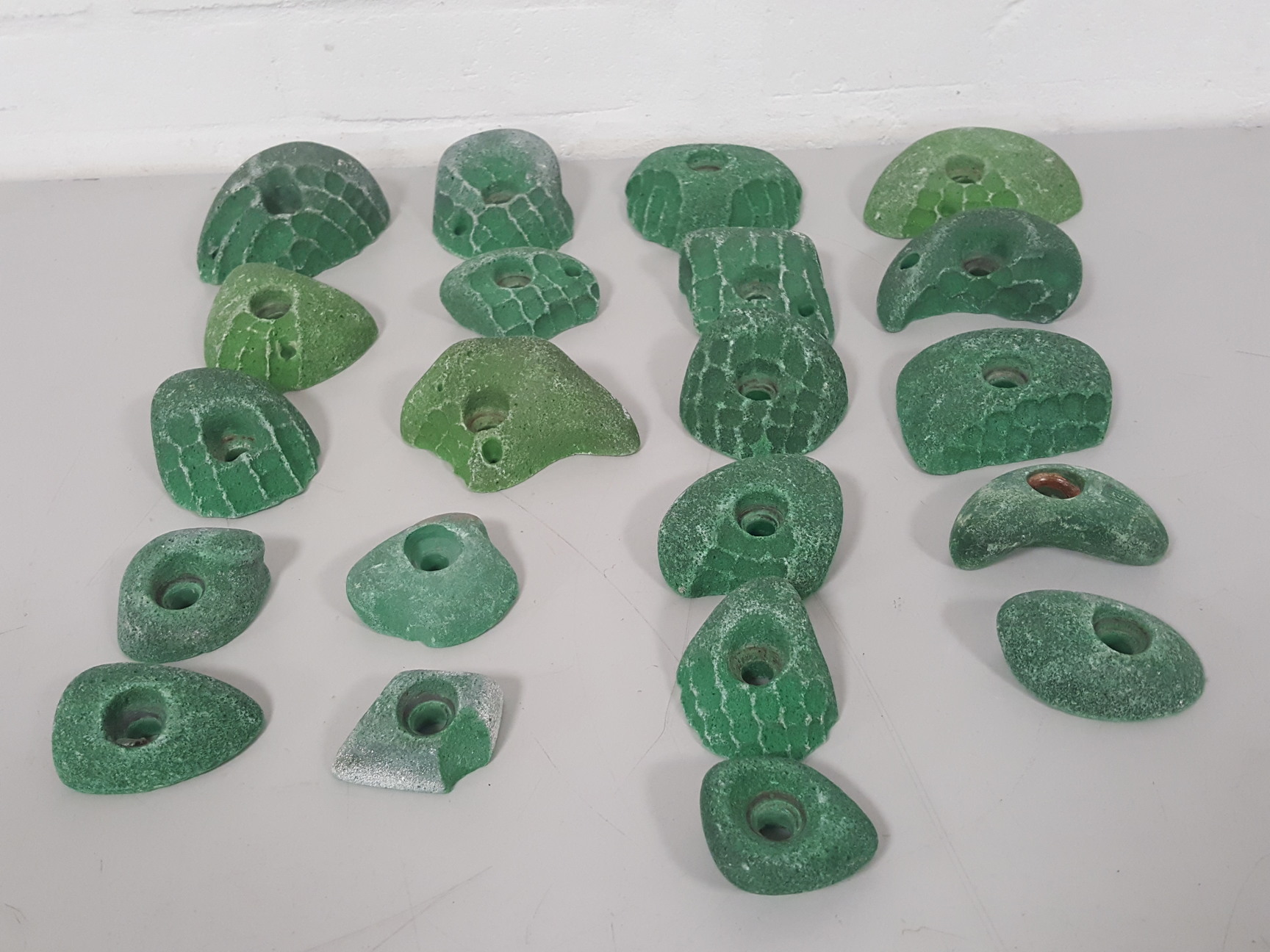 Lot of 21 Green Bouldering / Rock Climbing Grips Hand / Foot - No Bolts