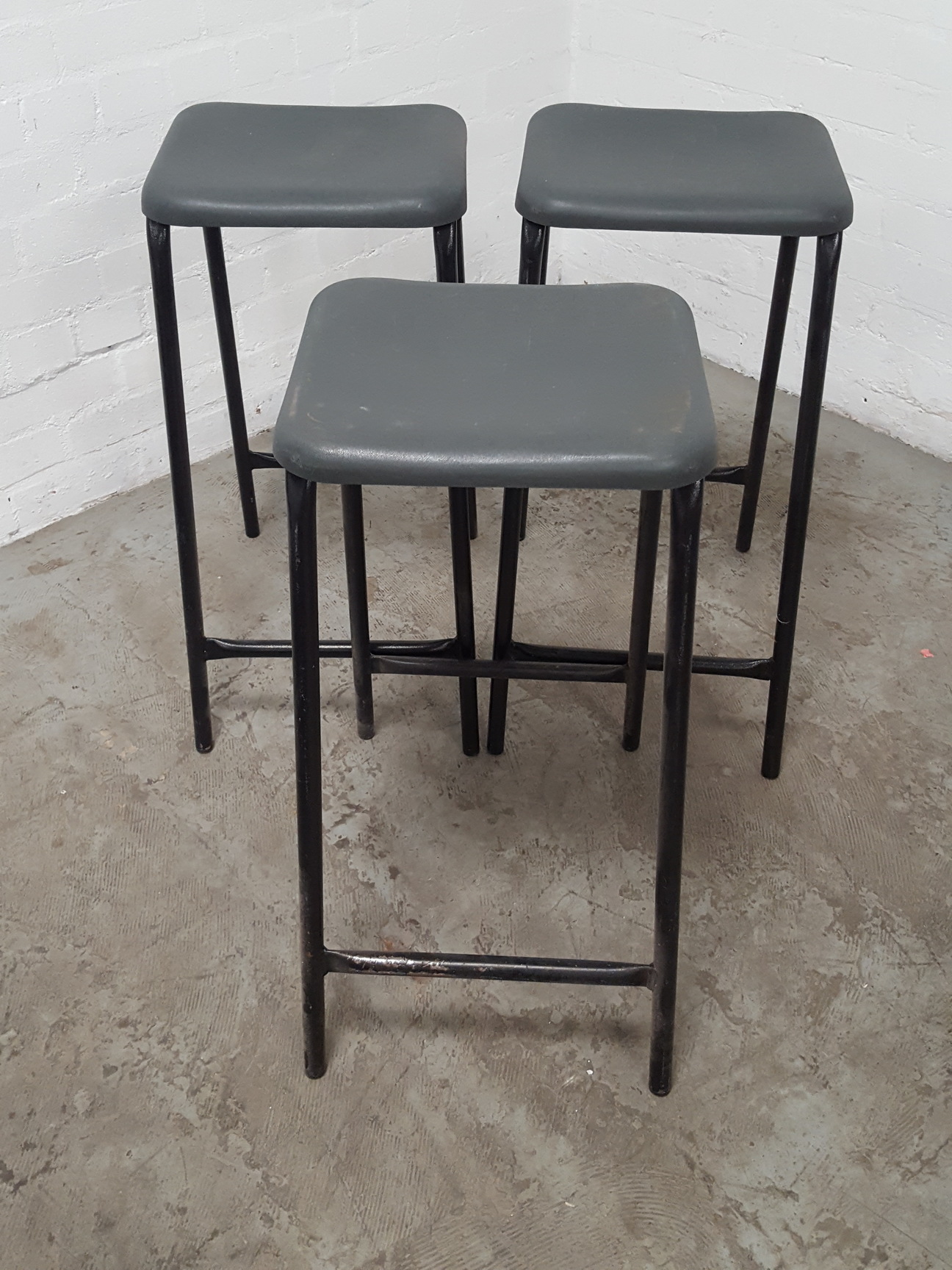 Set of 3 Lab / Bar Stools Plastic Black Frame