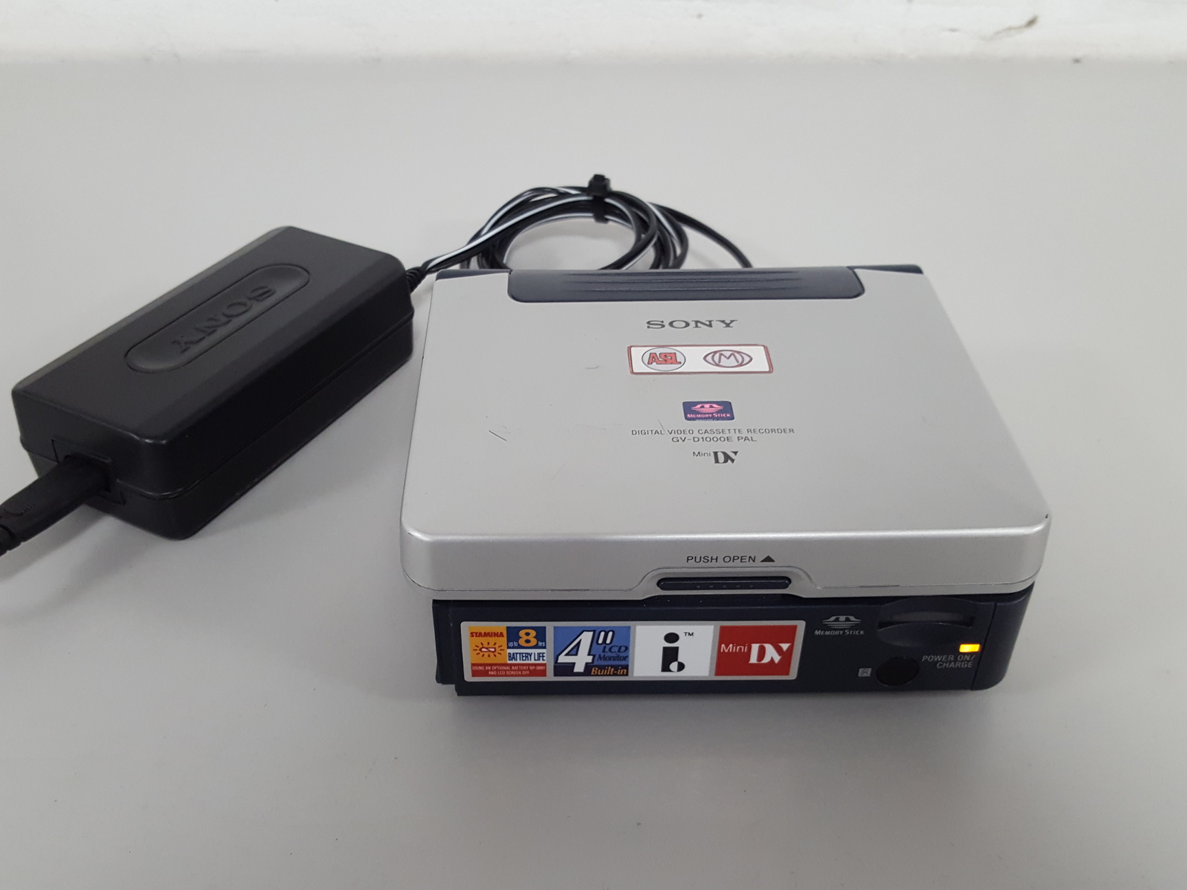 Sony GV-D1000E Pal Digital MiniDV Video Cassette Player Recorder AV