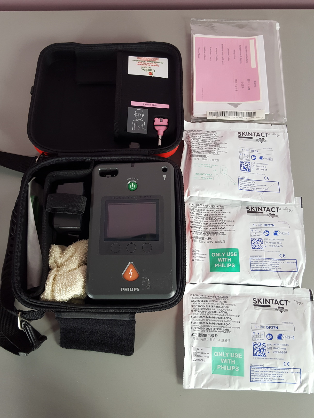 Philips HeartStart FR3 Defibrillator ECG Bundle + Carry Case