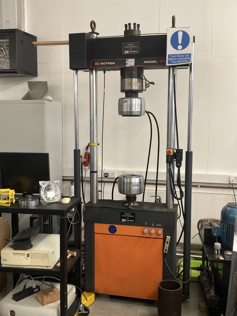 Instron Model 1332 Servo Hydraulic Fatigue Test System 100kN Load Cell ...