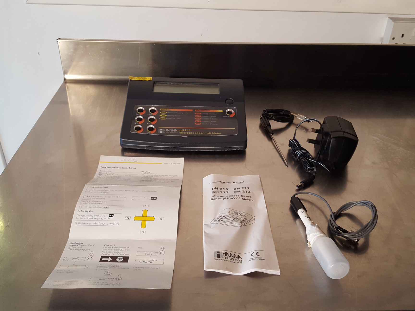 HANNA Instruments Model pH211 Microprocessor pH Meter Lab
