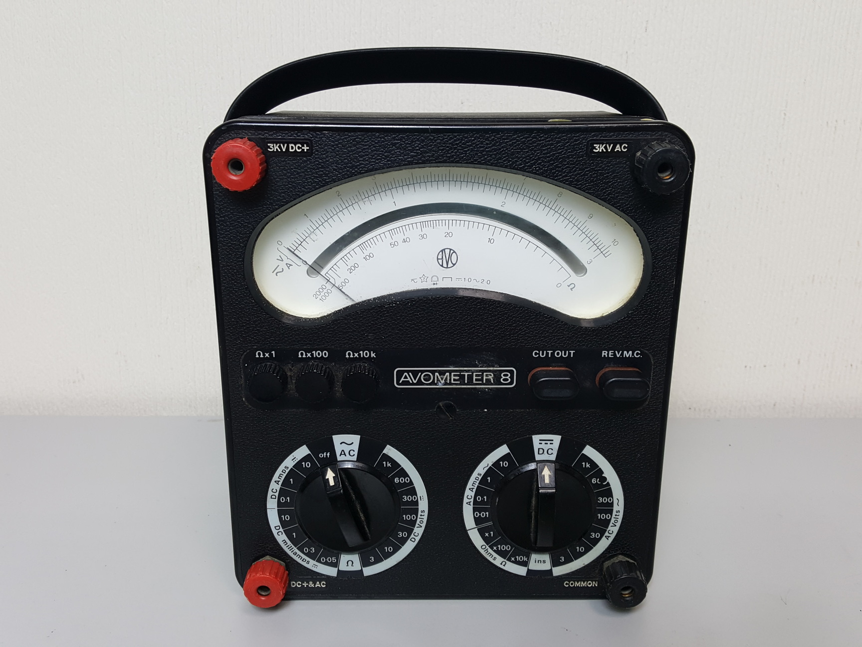 Vintage Universal Avometer Model 8 Mark V 8V/5/77