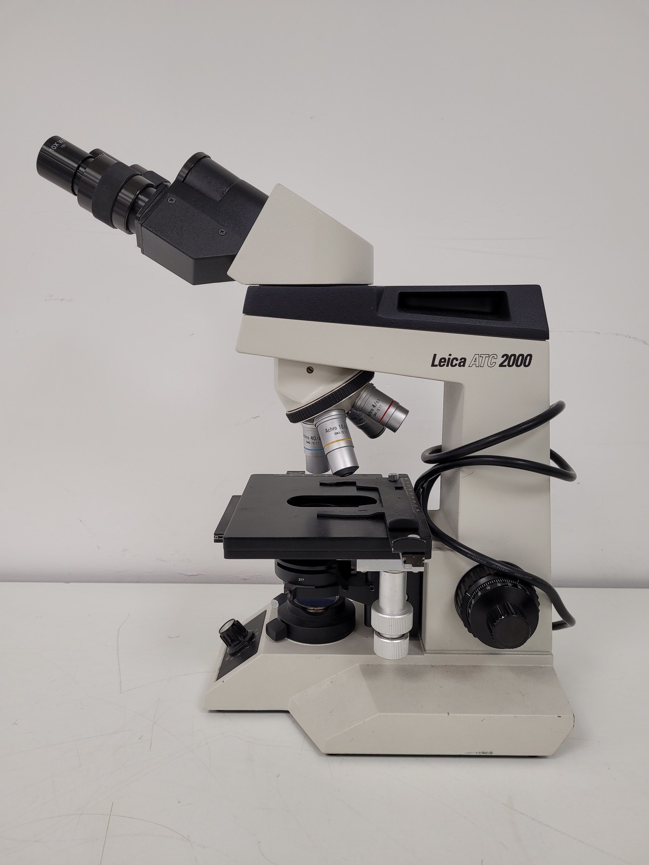 Leica ATC 2000 Compound Microscope with 4 x Achromatic Objectives Lab