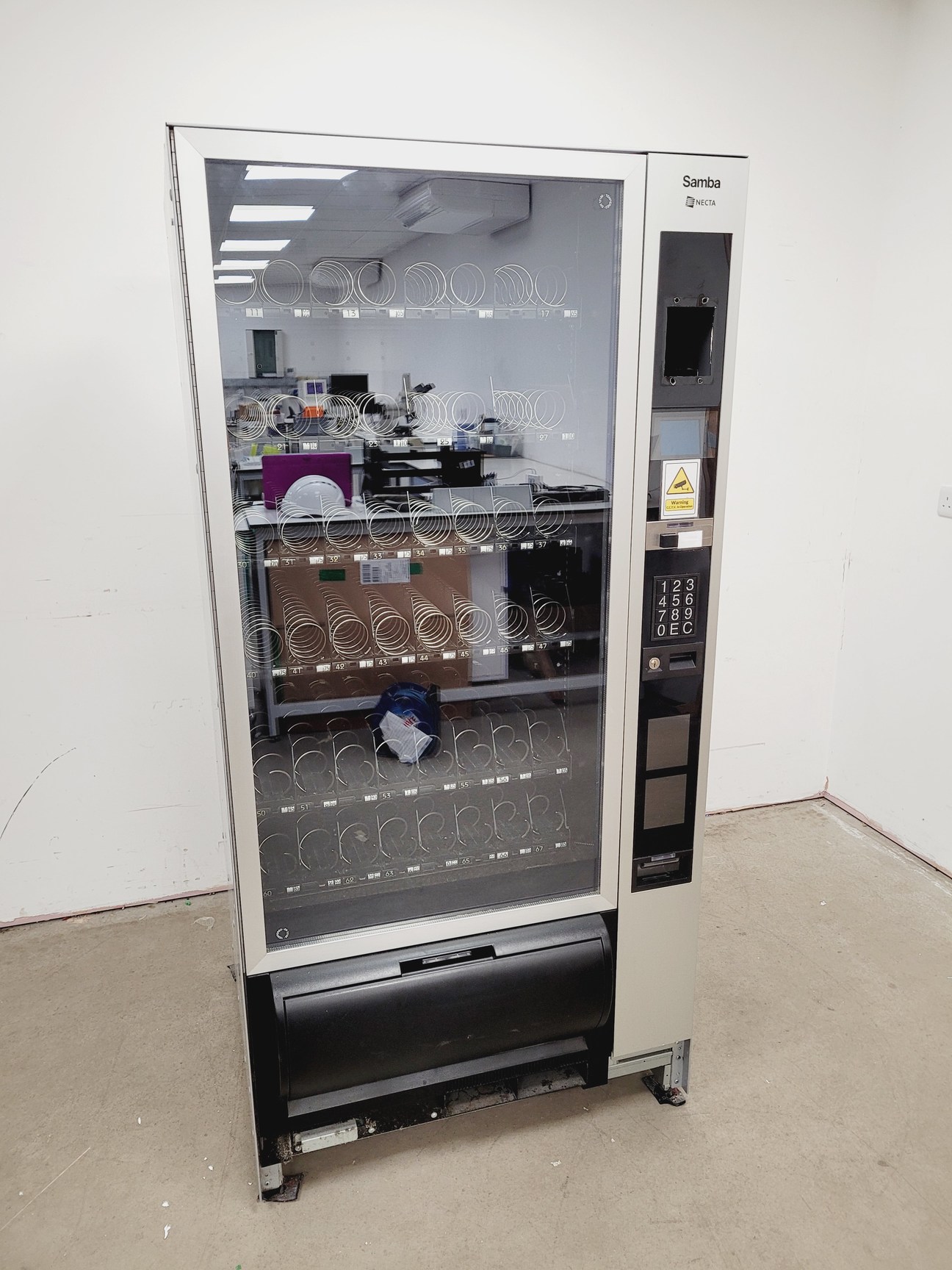 Samba Necta Snack and Beverage Vending Machine