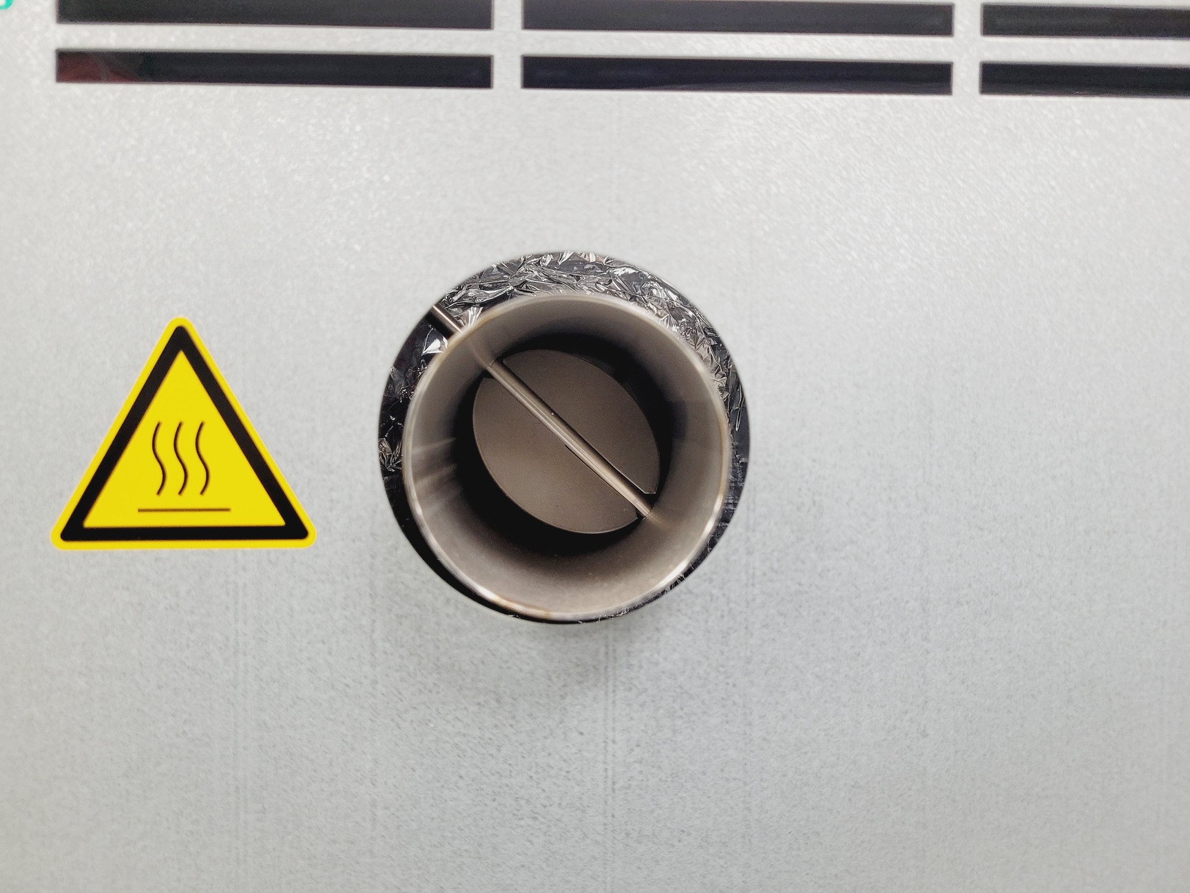 Binder BD 53 Bench-Top Microbiological Laboratory Incubator